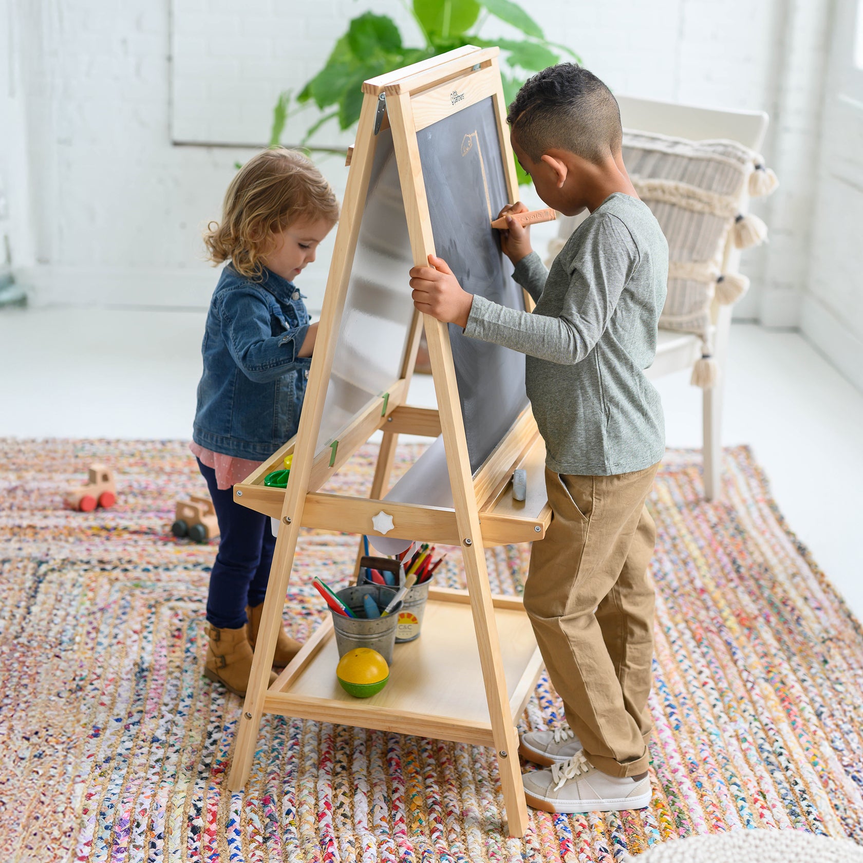 Folding Easel for Kids - Artist EZ | Little Partners